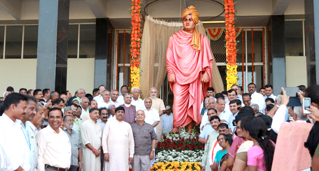 Photos: Modi unveils tall statue of Swami Vivekananda | DeshGujarat