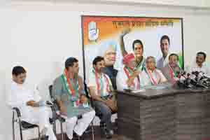 Gujarat Congress launches a book on career guidance | DeshGujarat