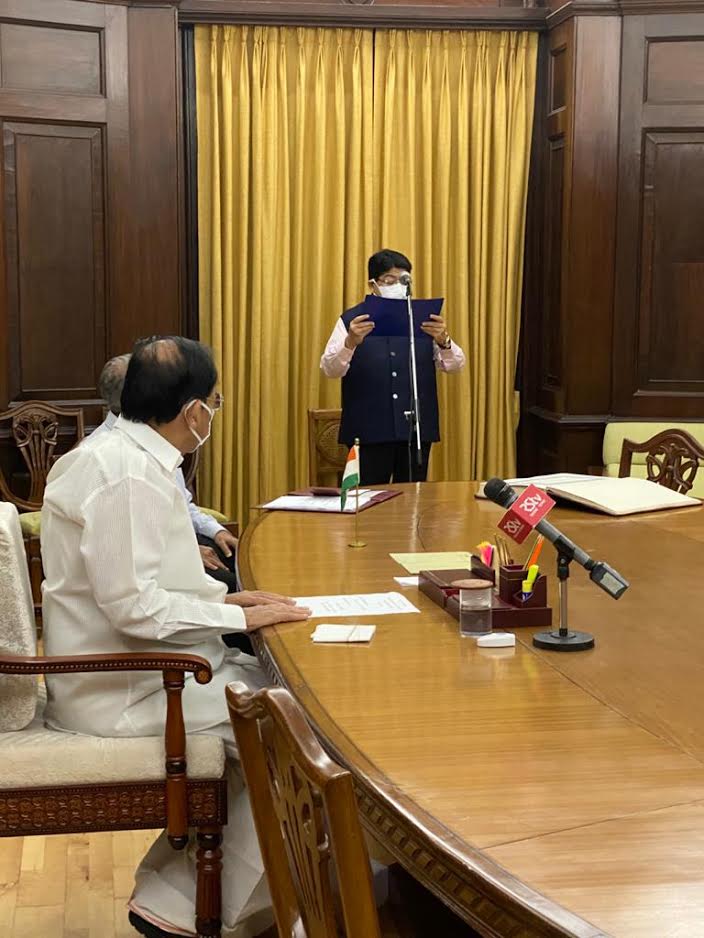 Parimal Nathwani, a Consecutive 3rd Time Rajya Sabha MP, Takes Oath | DeshGujarat