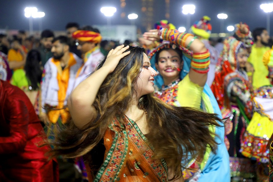 United Way Of Baroda Garba Live From Vadodara Atul Purohit Rocks First Night Of Navratri 2022 